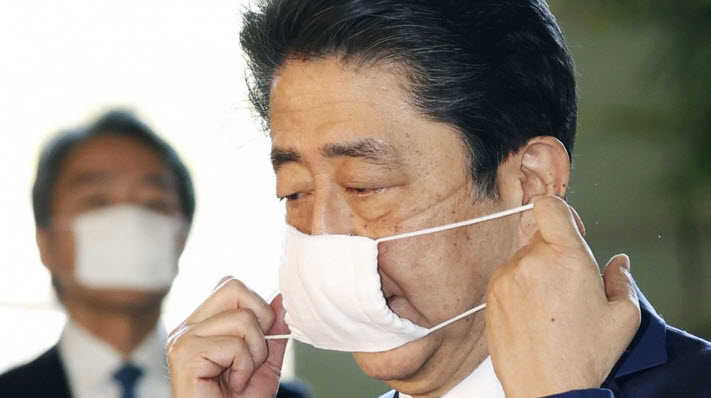 Abe defends mask distribution plan, eyes budget submission next week