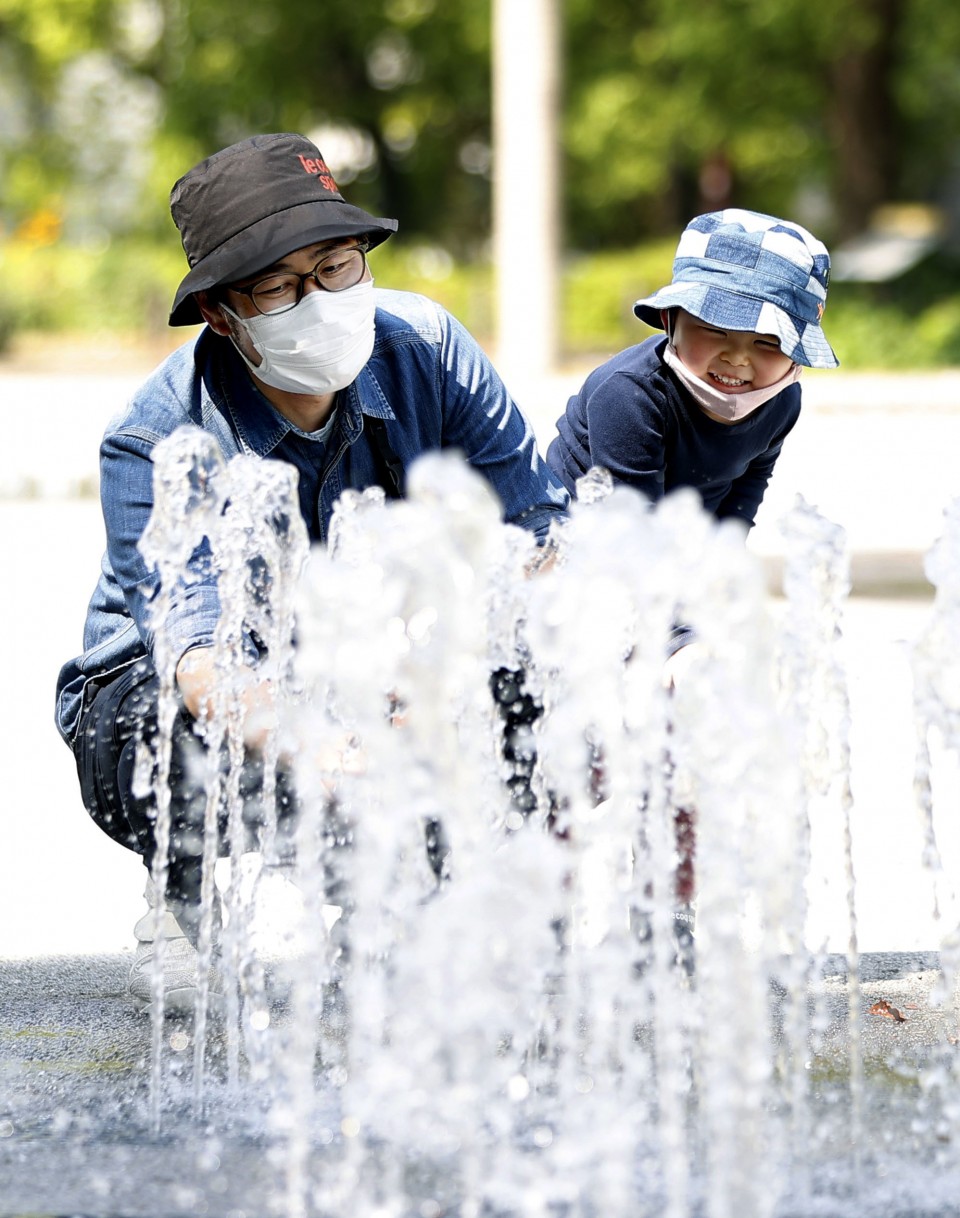 FOCUS: Japan companies developing cool face masks as summer approaches